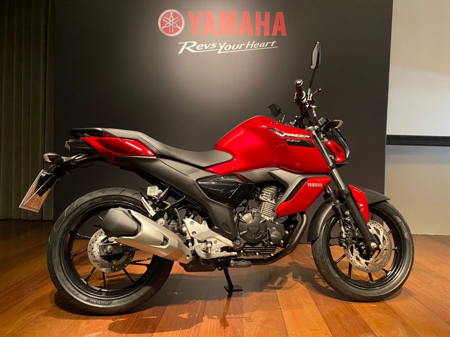 Yamaha inova e lança a Fazer FZ15 ABS no Brasil