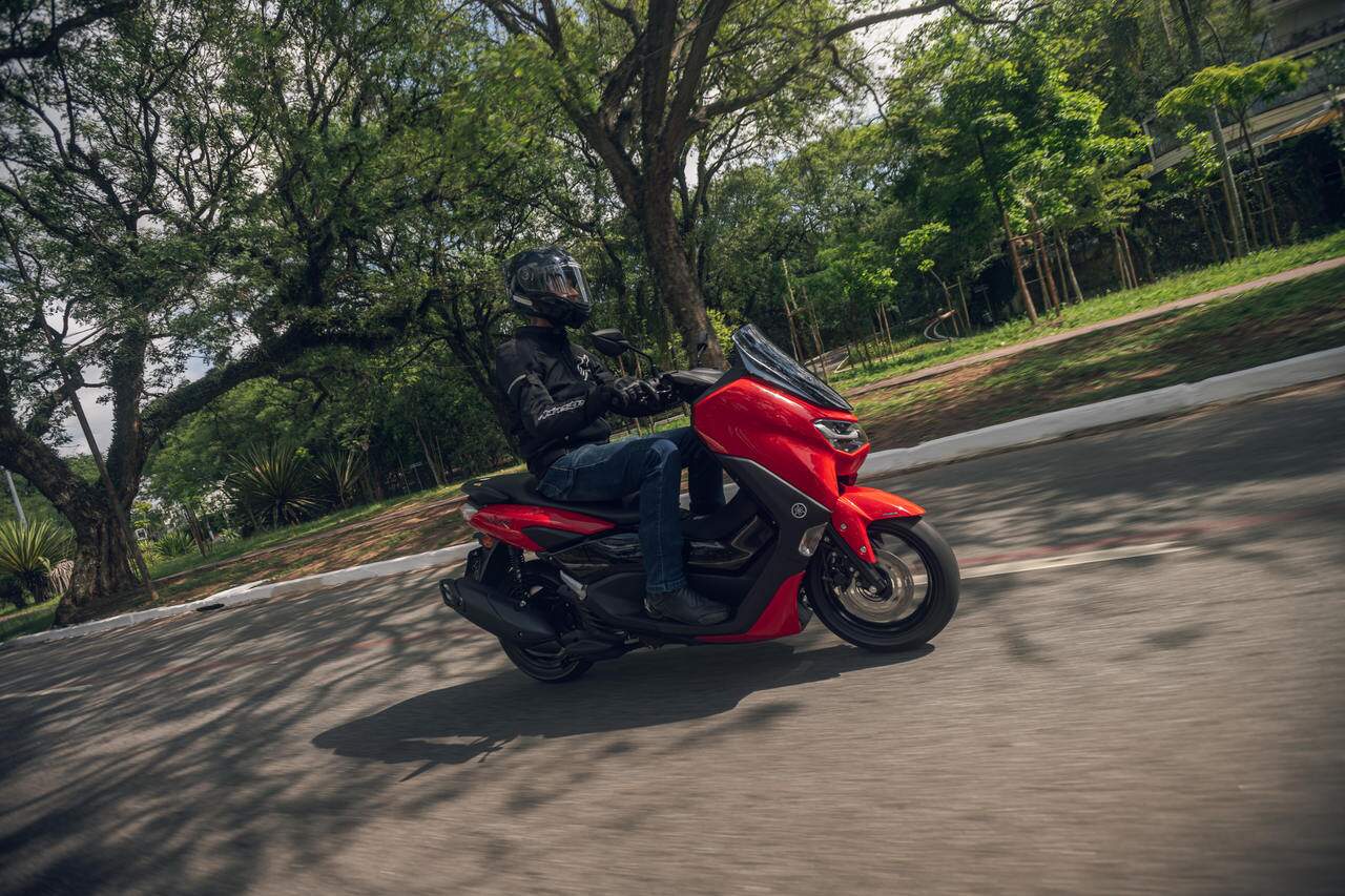 Yamaha NMAX 160 ABS evolui em conectividade para linha 2023