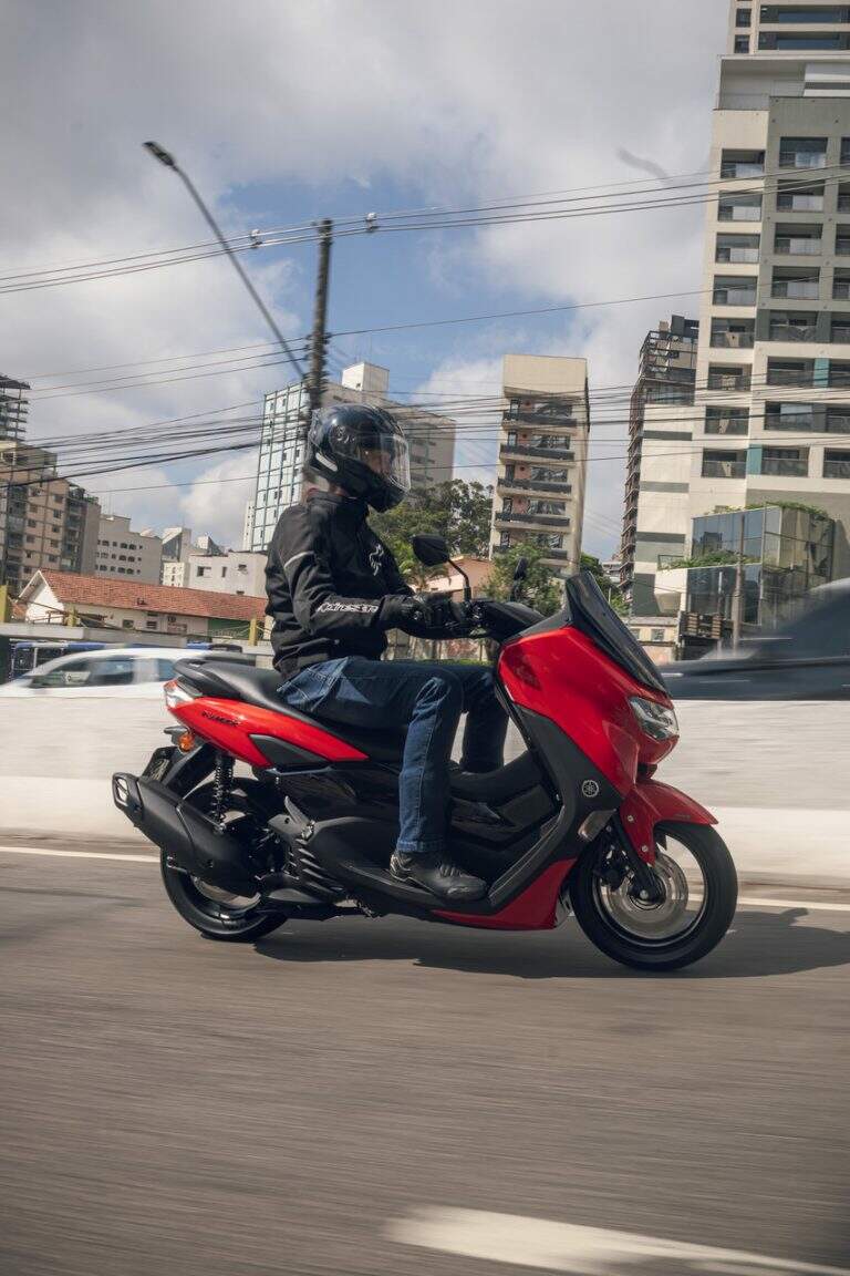 Yamaha NMAX 160 ABS evolui em conectividade para linha 2023