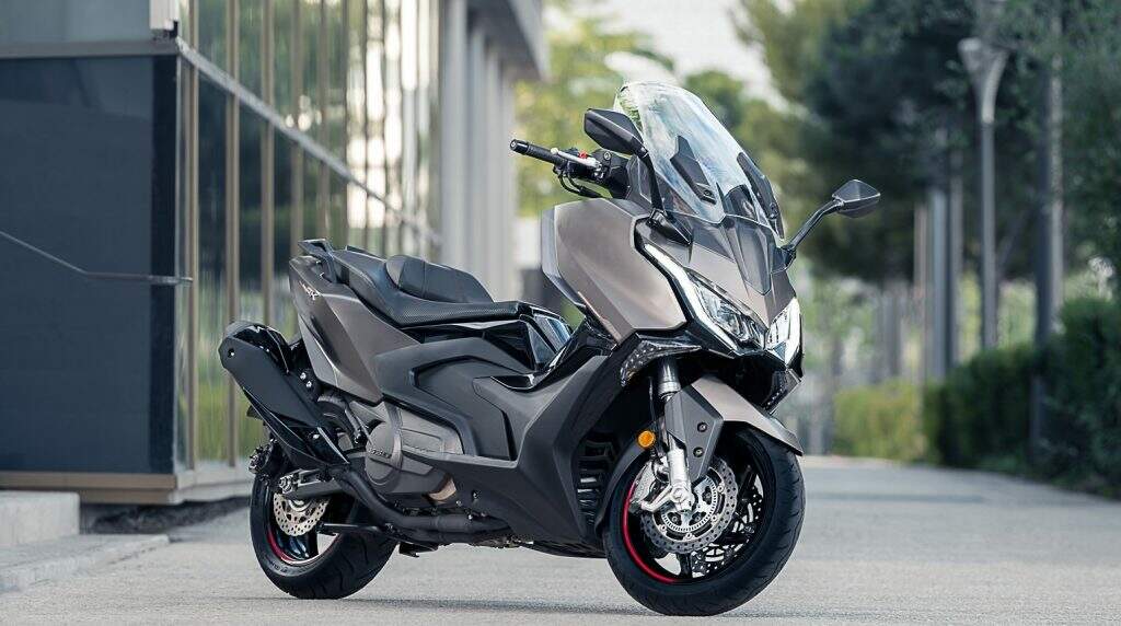 Kymco AK 550 Premium 2023, um scooter pronto para ir longe