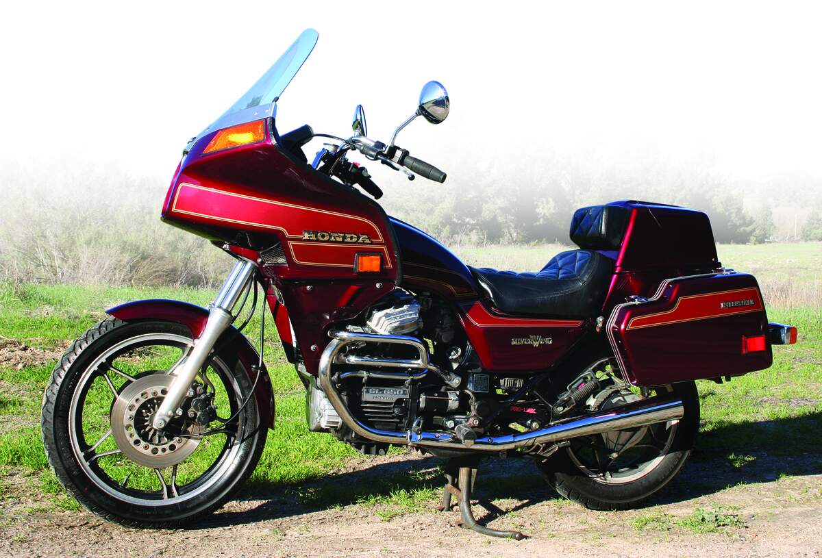 Honda Silver Wing: uma NT1100 "de volta" aos anos 1980