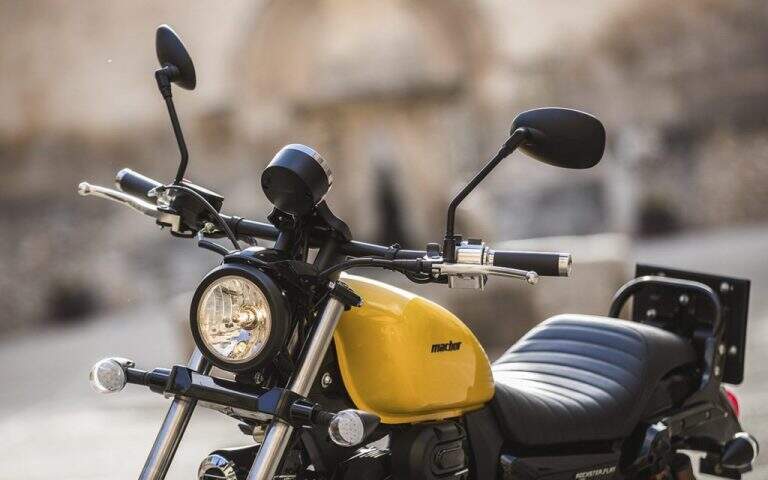 Macbor 125 Rockster Flat: uma custom vestida de esportiva