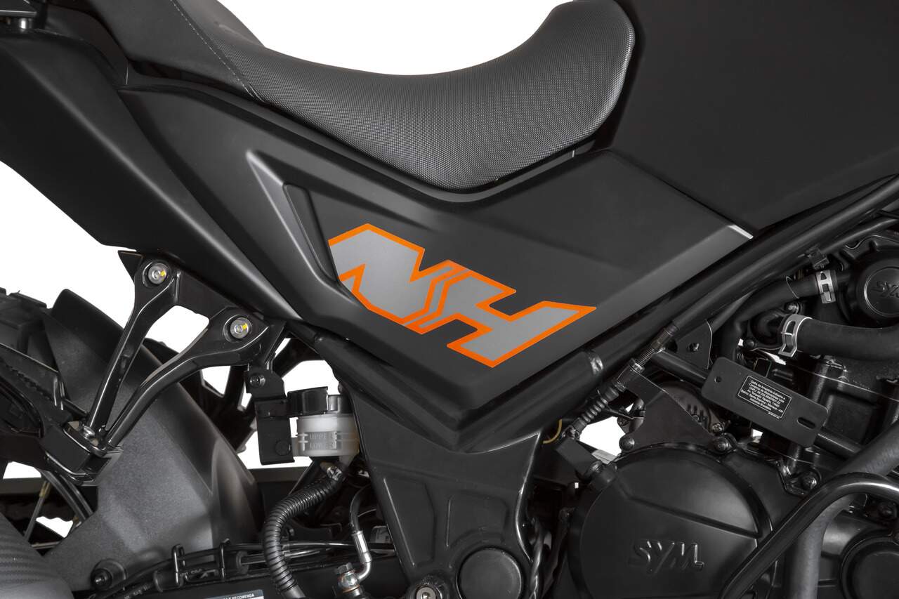 Dafra traz ao Brasil a nova NH 300, uma moto com apelo on e off