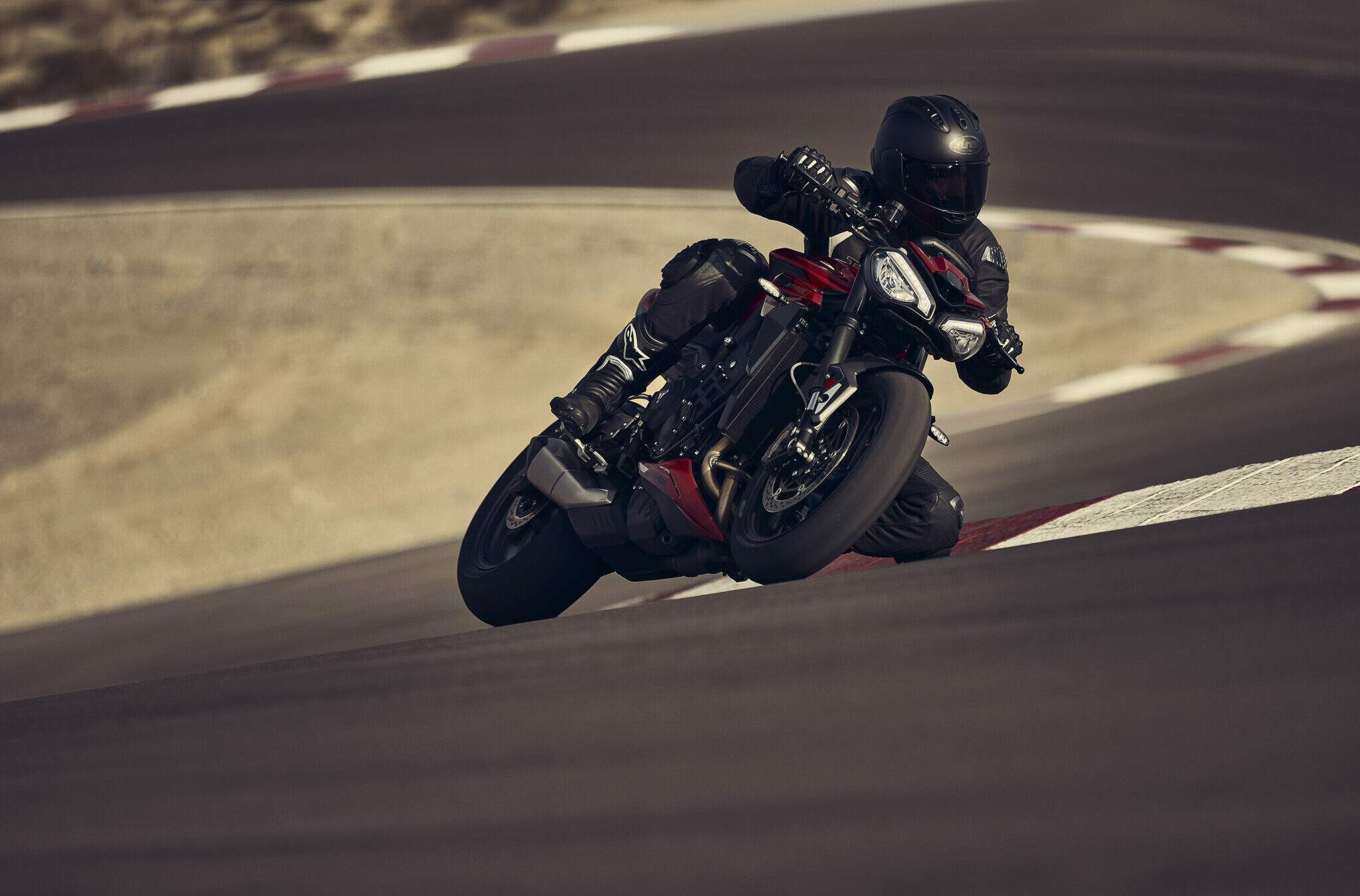 Triumph apresenta a nova Street Triple 765 RS