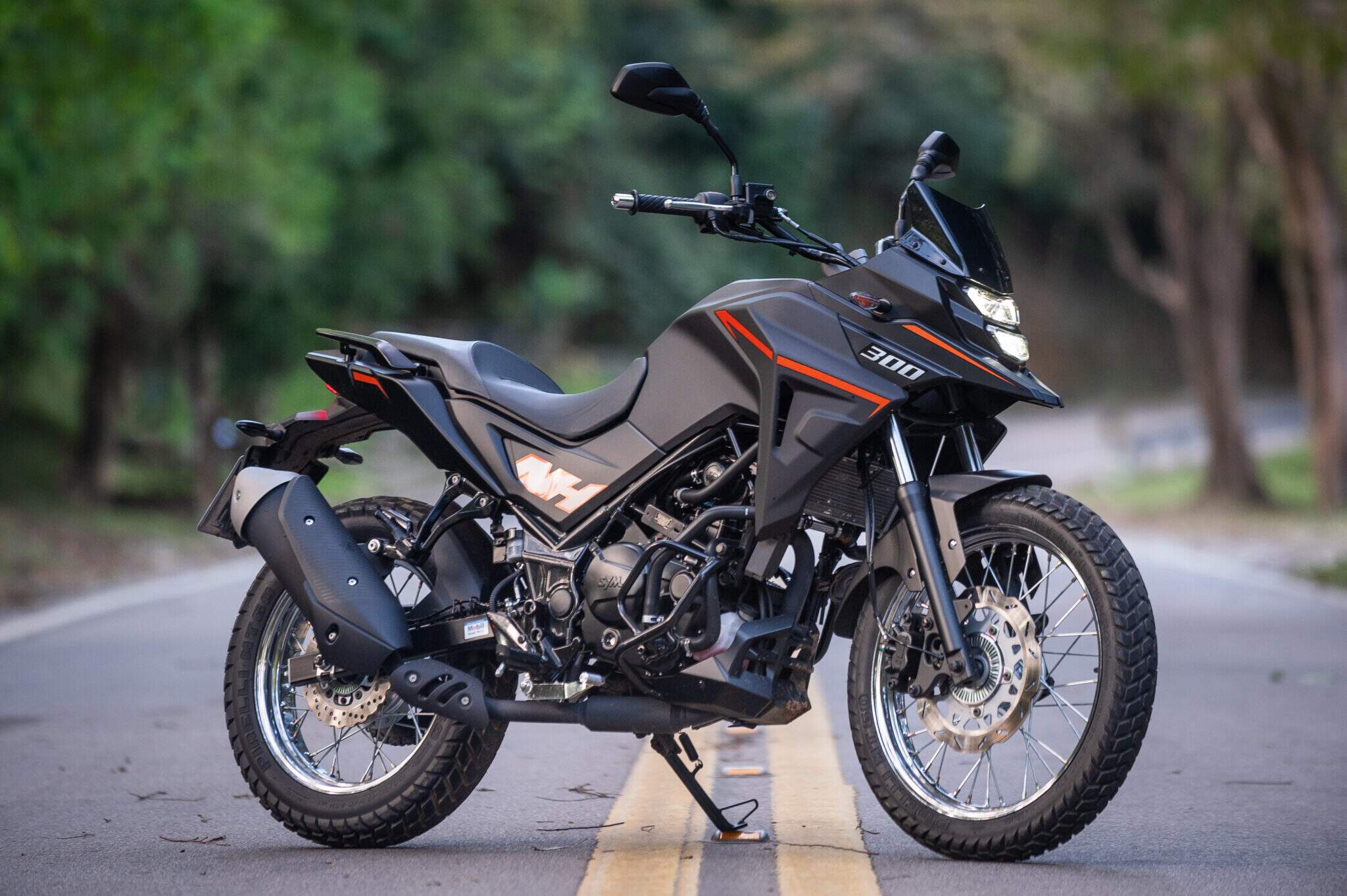 Dafra NH 300 tem visual off-road, mas seu ambiente é a cidade