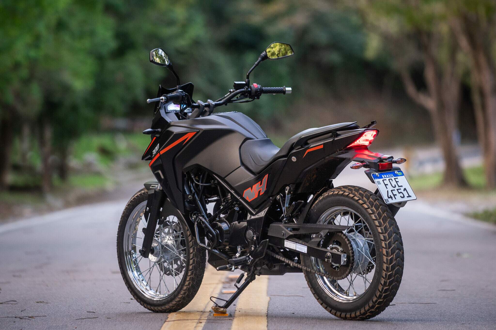 Dafra NH 300 tem visual off-road, mas seu ambiente é a cidade