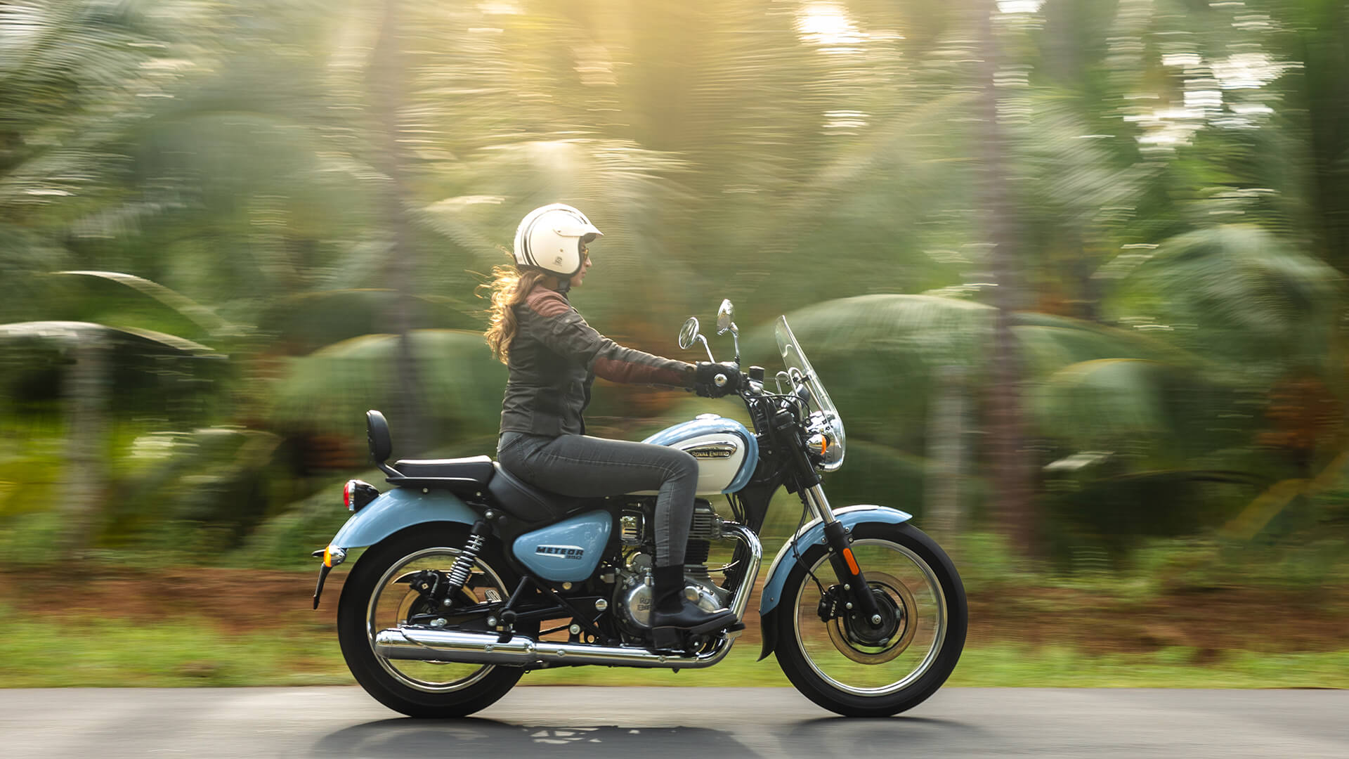 Royal Enfield Meteor 350 Aurora Blue chega às lojas por R$ 25.990