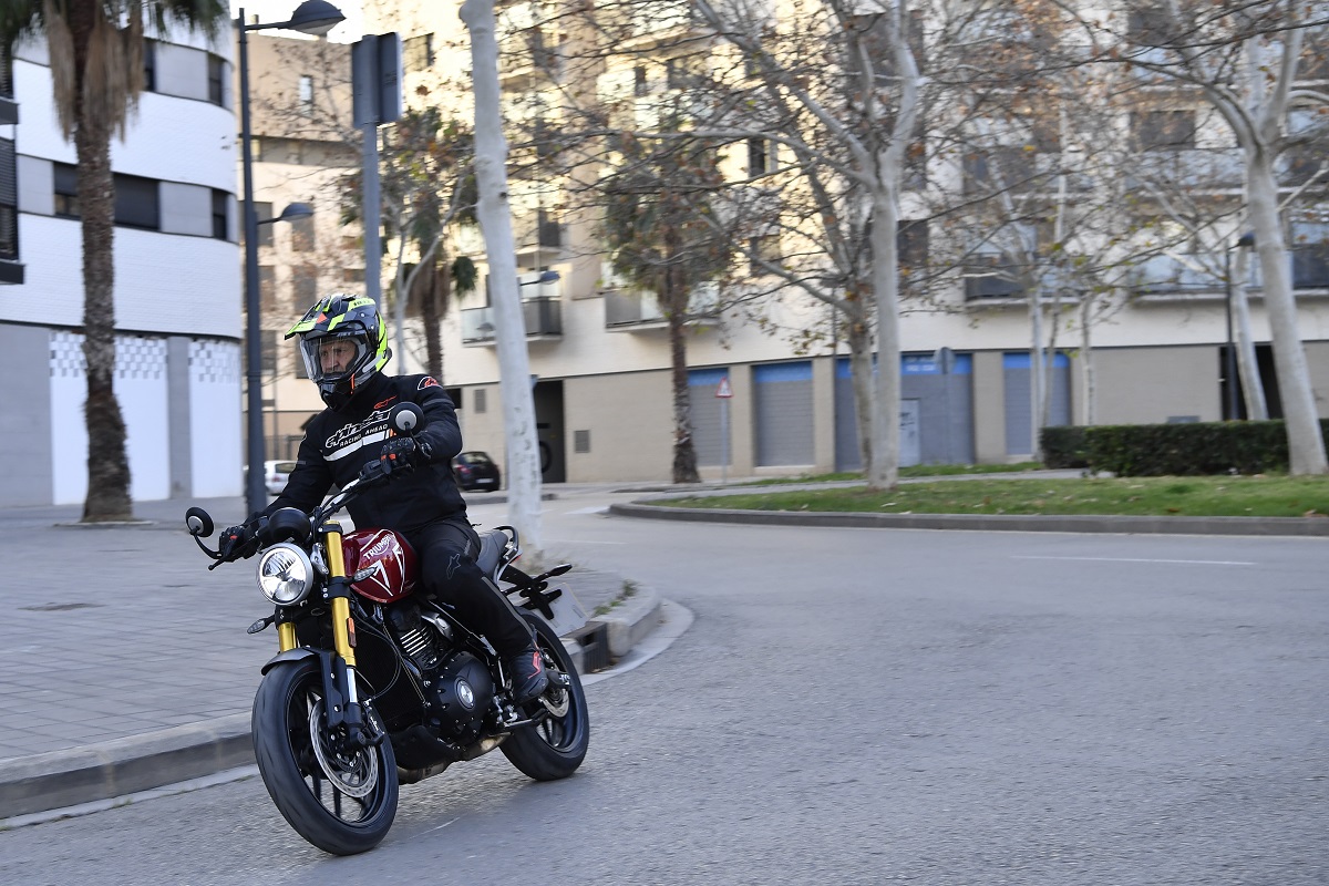 Tudo sobre as surpreendentes Triumph Speed 400 e Scrambler 400 X