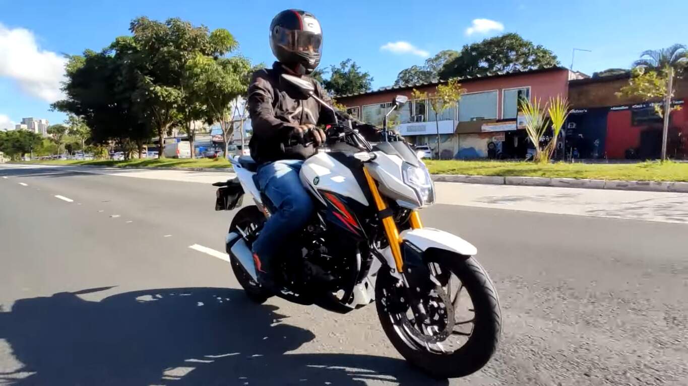 Haojue DR160 x Yamaha FZ15: duas motos street diferenciadas