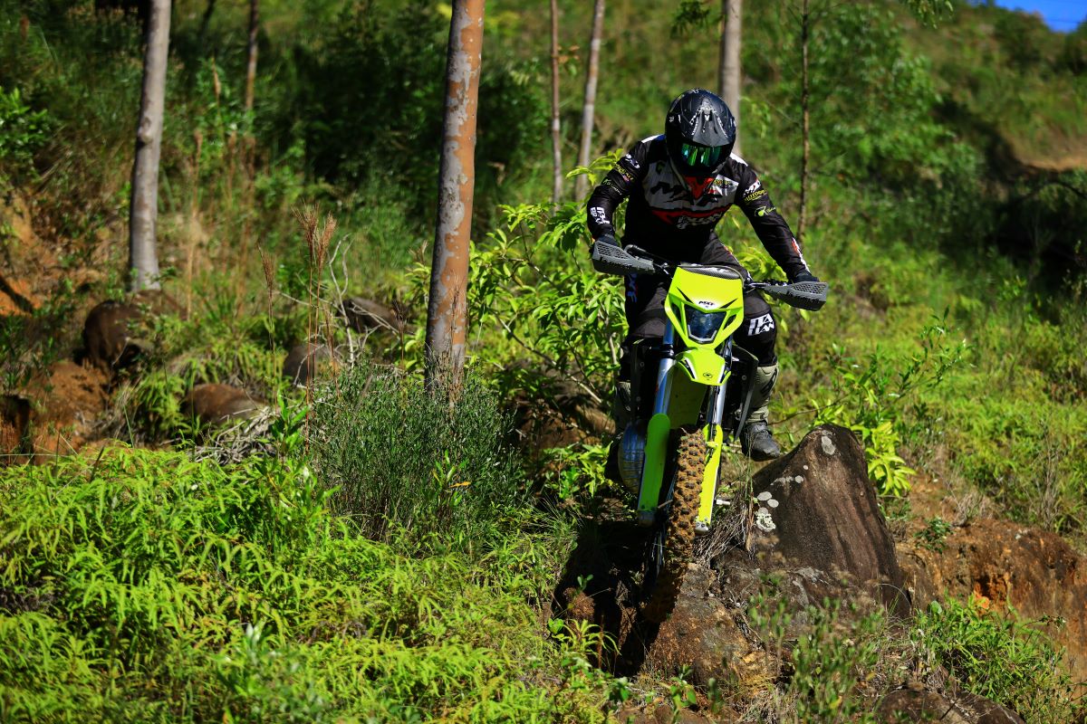 MXF 250TSX: moto off-road nacional com motor 2 tempos é atualizada | Motociclismo Online