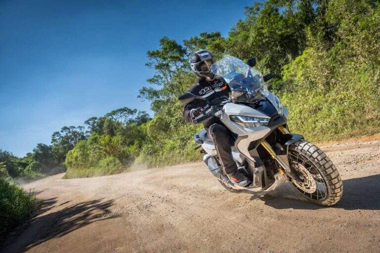 Teste Honda X-ADV: a moto que une o melhor de dois segmentos