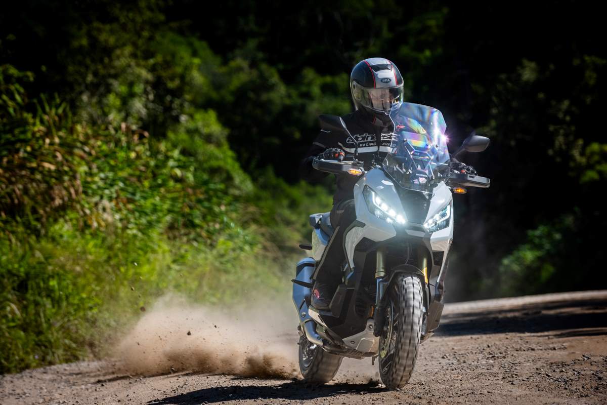 Teste Honda X-ADV: a moto que une o melhor de dois segmentos