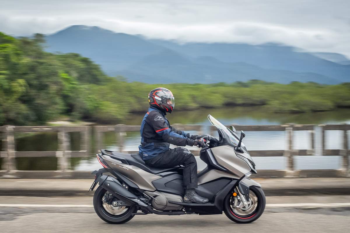 Kymco AK550 Premium: a evolução do Maxi Scooter | Motociclismo Online