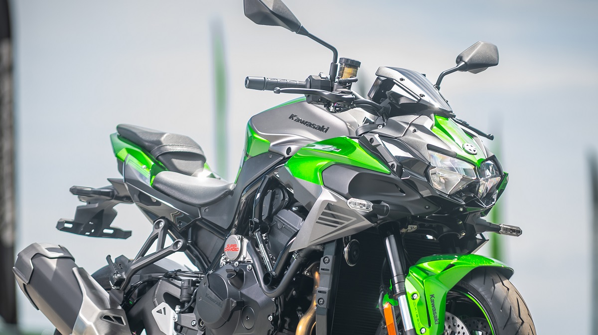 A Kawasaki lança a Z900 e a ZH2, duas super naked sensacionais