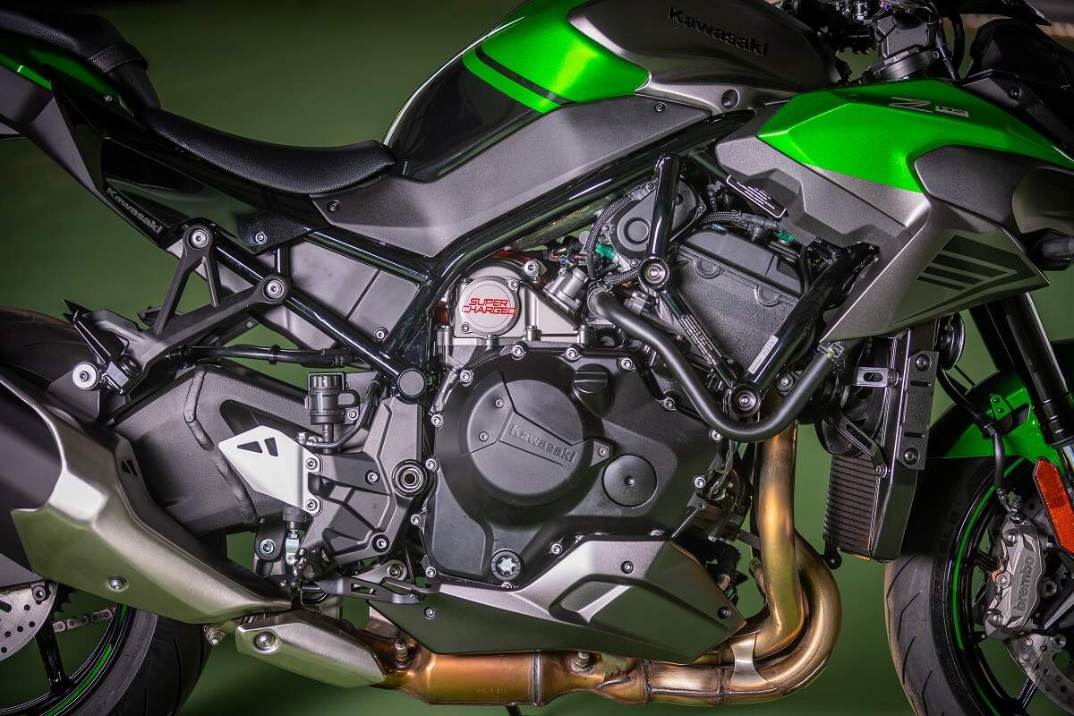 A Kawasaki lança a Z900 e a ZH2, duas super naked sensacionais