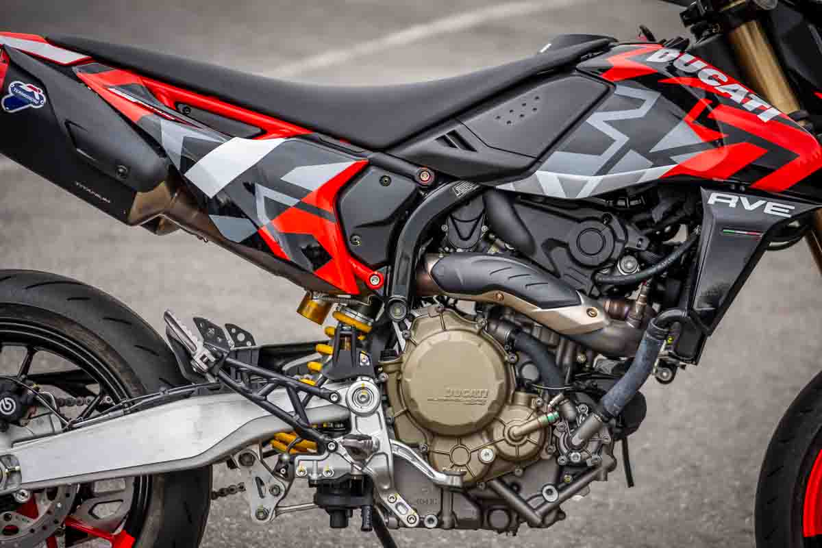 Ducati Hypermotard 698 RVE é uma máquina feita para divertir!