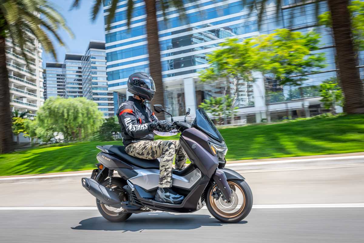 Yamaha NMax ABS Connected 2025 eleva o nível da conexão e desempenho | Motociclismo Online