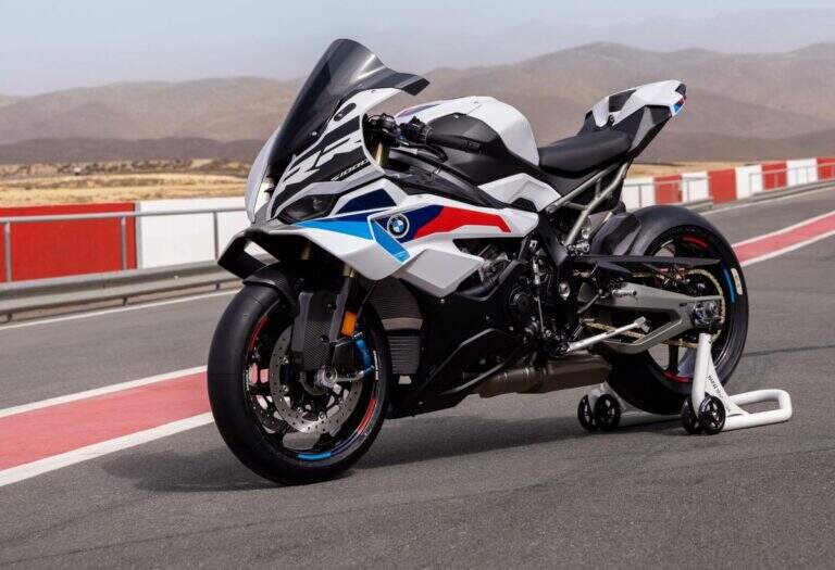 BMW S 1000 RR 2026: preços revelados e pré-venda aberta