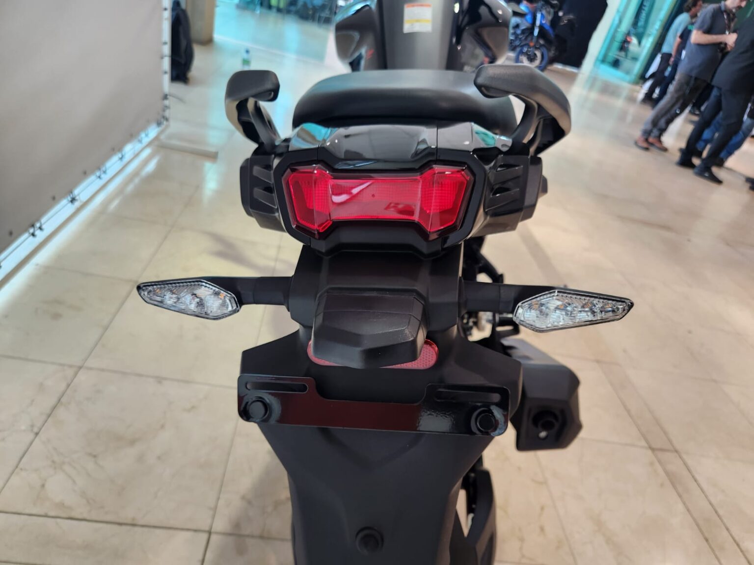 Haojue DL 160 é lançada no Brasil; preço e fotos da crossover de entrada