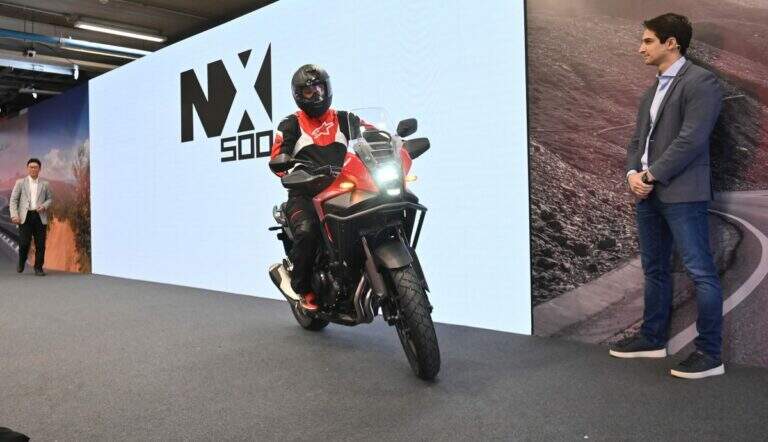 Honda NX 500 2026 estreia oficialmente no Brasil por R$ 45.800