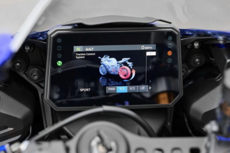 Yamaha YZF-R7 2026: IMU da R1 e nova cor comemorativa