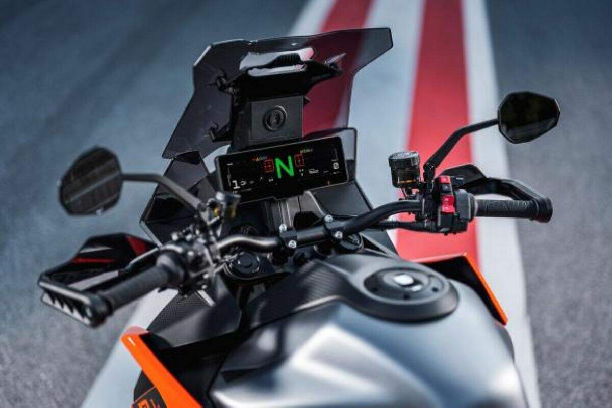 KTM 1390 Super Duke GT: 190 cv e radar para a nova "Besta"